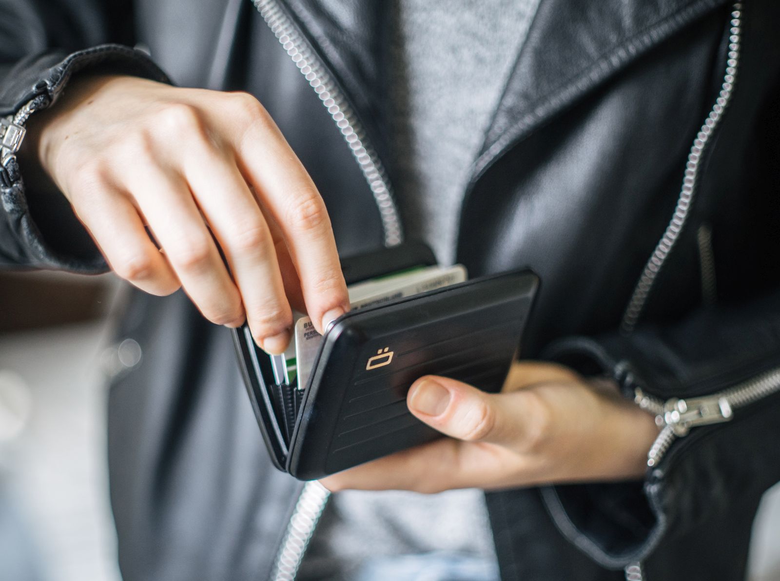 OGON Aluminum Wallet Smart Case V2.0 - Black | Wallets Online